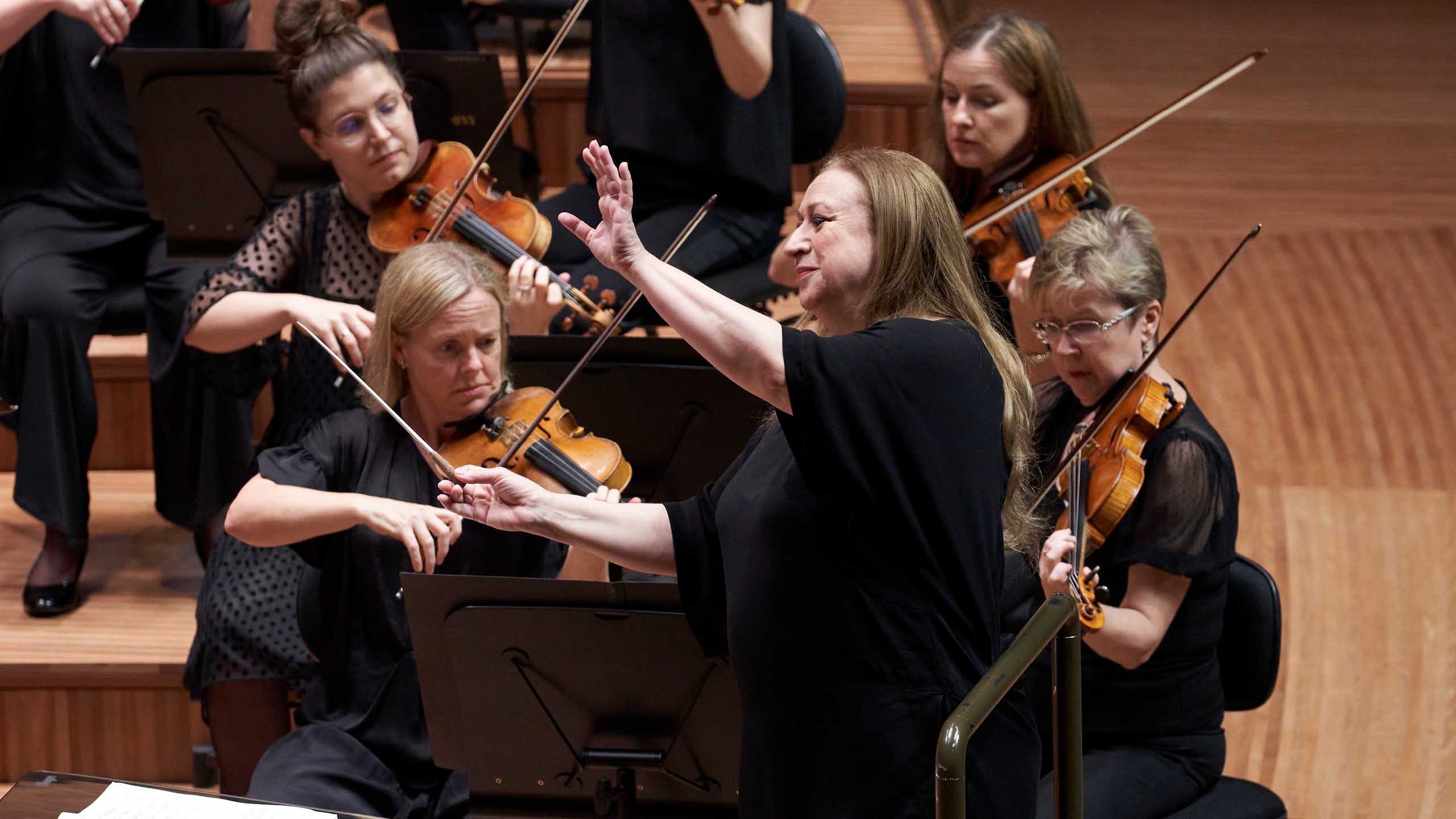 Simone Young conducts Elgar & Vaughan Williams | Sydney Opera House
